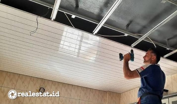 Berapa Biaya Borongan Pasang Plafon PVC Per Meter 2025